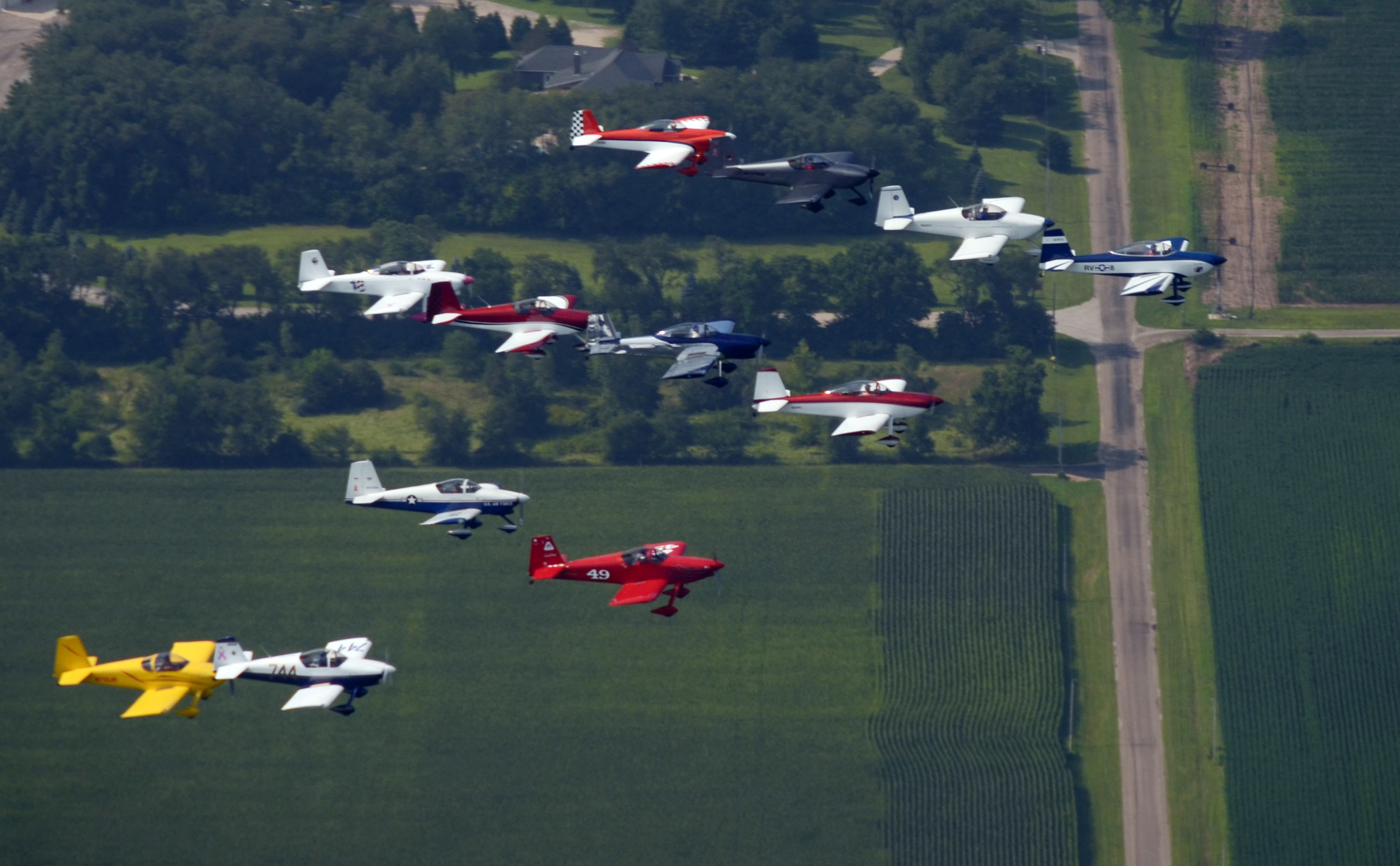 Oshkosh bound: Cross country and formation flying
